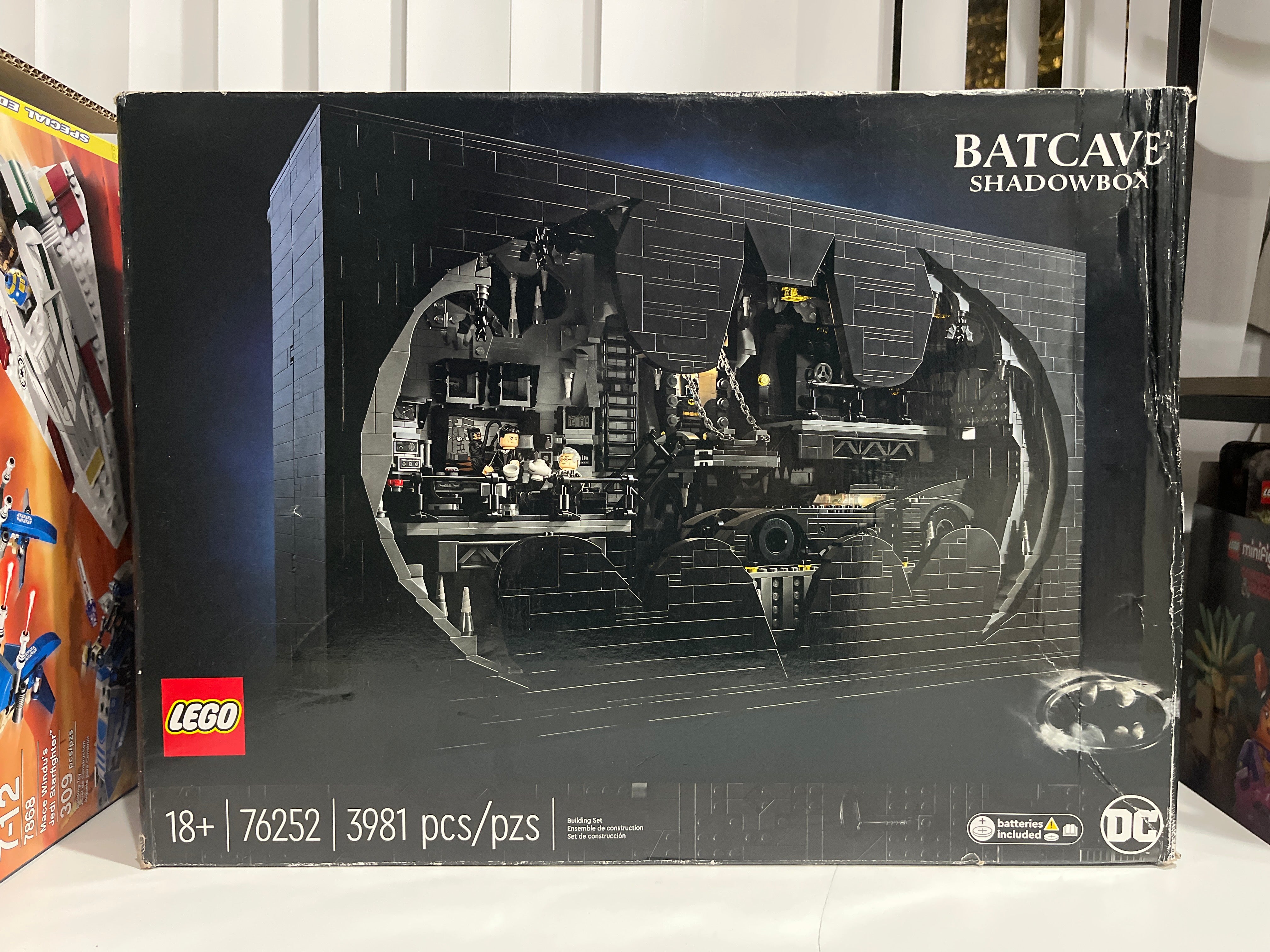 76252 Batcave Shadow Box – the brick store