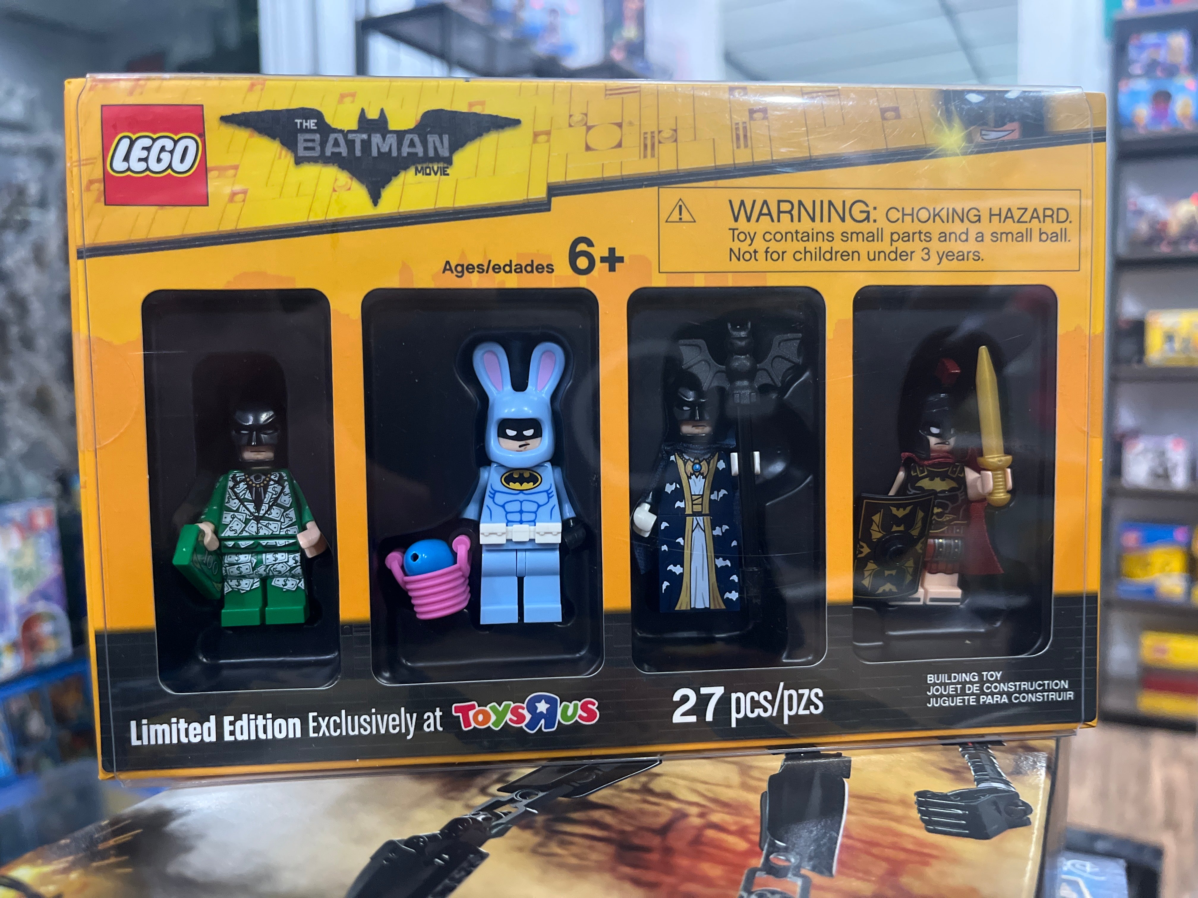 5004939 Bricktober Minifigure Collection 2/4 - The LEGO Batman Movie ...